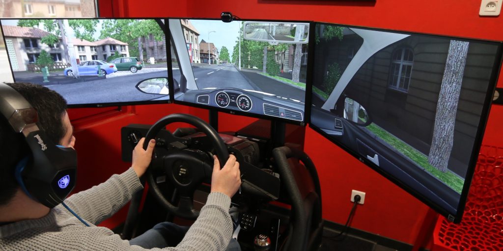 Le simulateur de conduite, un nouvel outil pédagogique chez Easy Auto ...