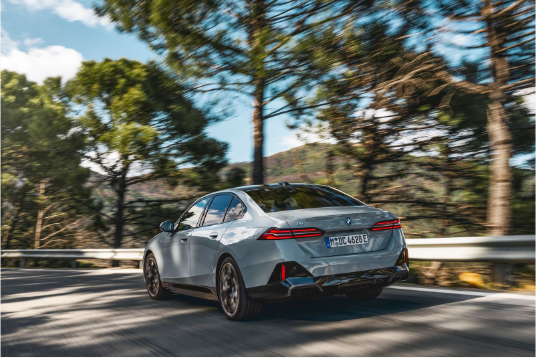 BMW i5, un plaisir durable - Auto-Moto Magazine